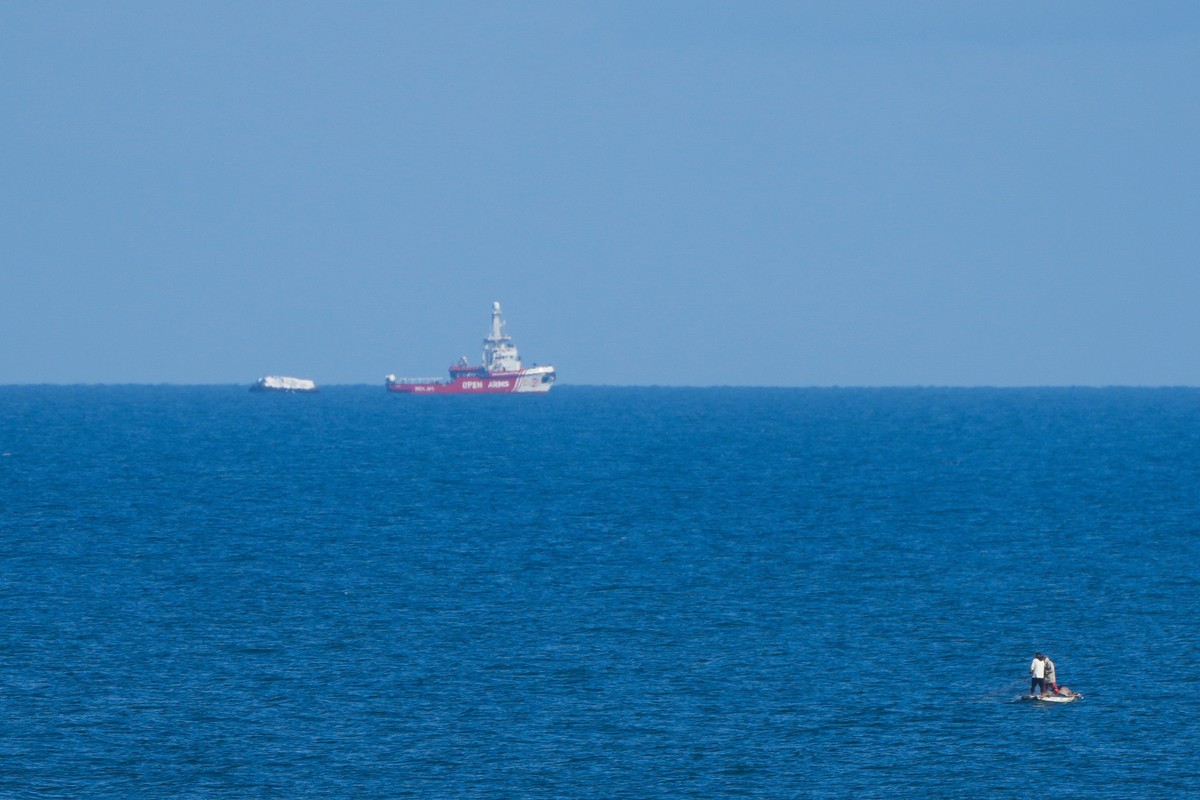 Brod sa 200 tona pomoći stigao sa Kipra do obala Gaze - Naslovi.net