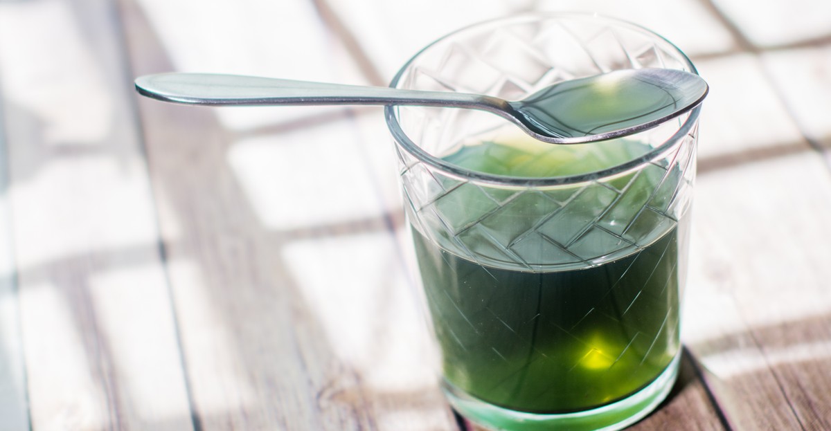 Chlorofil do picia - jak przygotować? Właściwości chlorofilu do picia