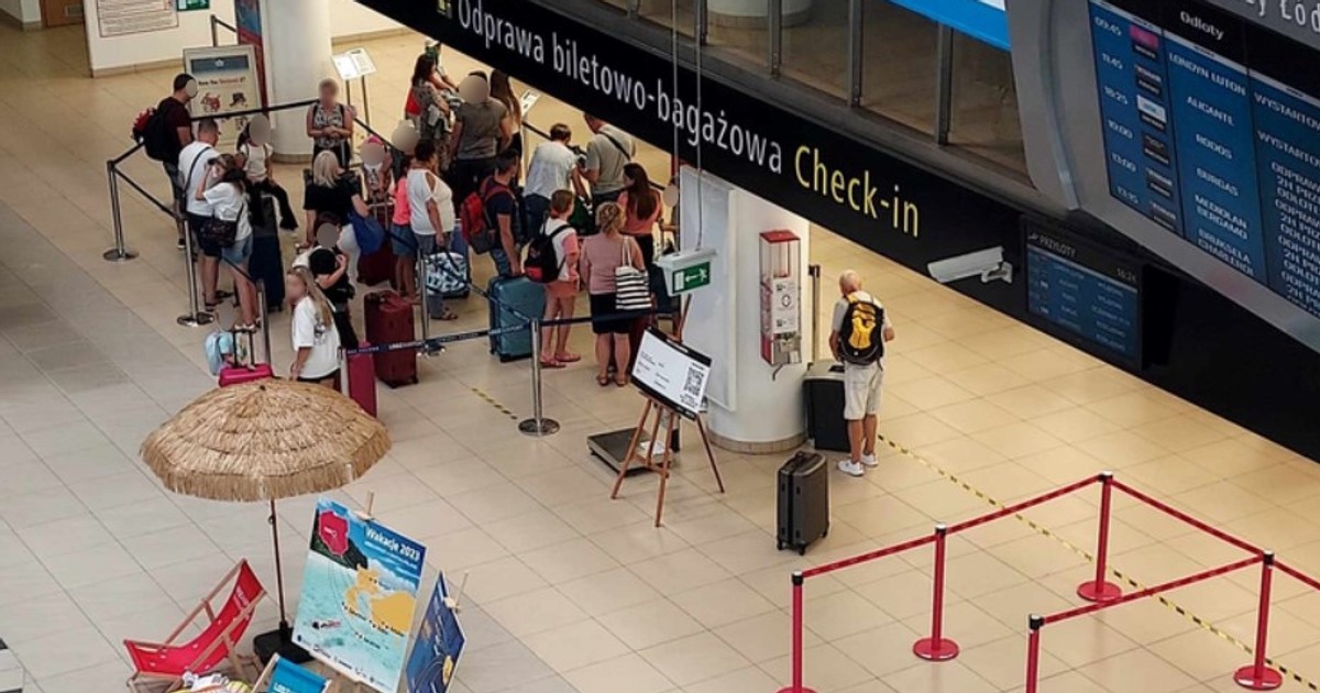 Pomimo pożarów lecą na Rodos. "Wakacje są raz w roku" - Wiadomości