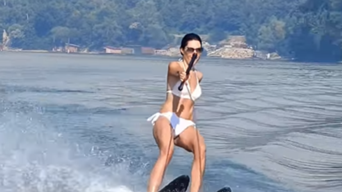 Voditeljka: Rts-a surfuje na vodi Svi je znate kao smernu, a sad raspalila maštu: Skinula se u ...