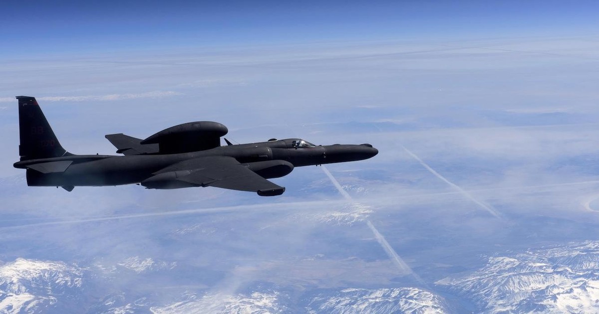 Here's what it takes to fly the U-2 spy plane, which soars 13 miles ...