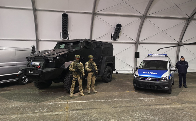 Polski TUR VI kulom się nie kłania! Oto nowe opancerzone auta policji ...