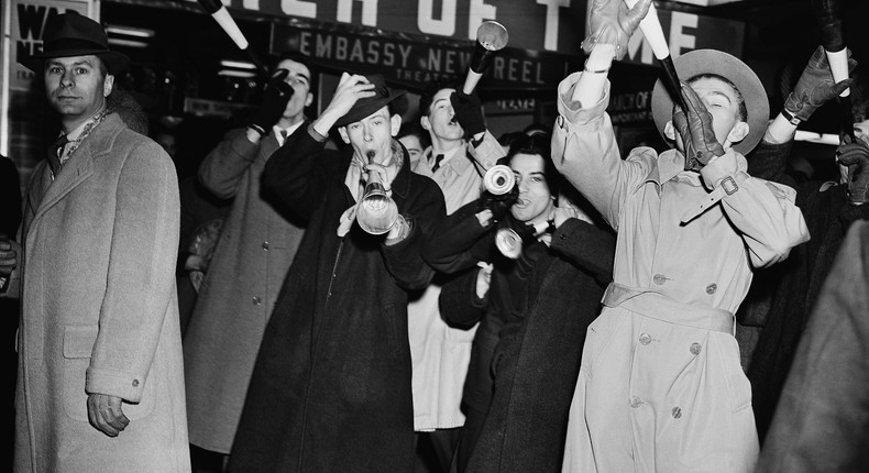 22 photos that show the evolution of New York City's Times Square ball ...
