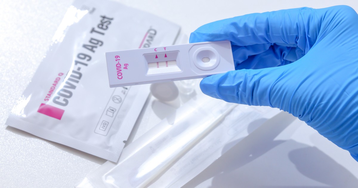 Test antygenowy. Co zrobić przed testem? Jak pobrać wymaz? Kiedy ...