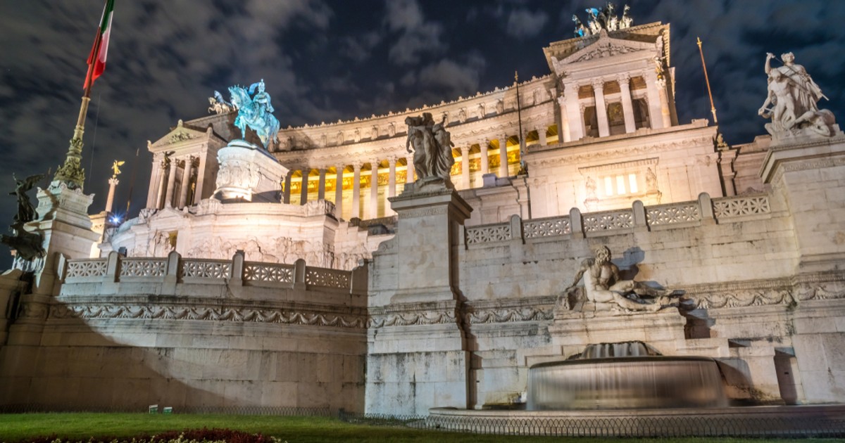 Zamoczyła stopę w fontannie, zapłaci 450 euro - kolejny incydent na ...