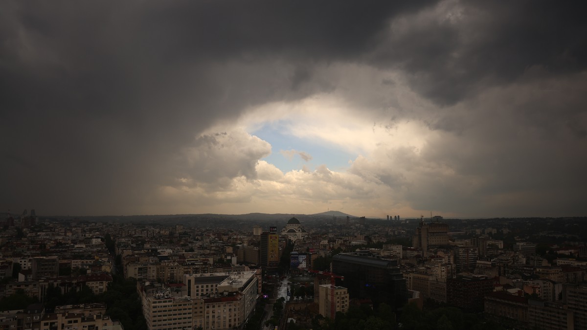 Nevreme u Srbiji: Pljuskovi, grmljavina i olujni udari vetra u ...