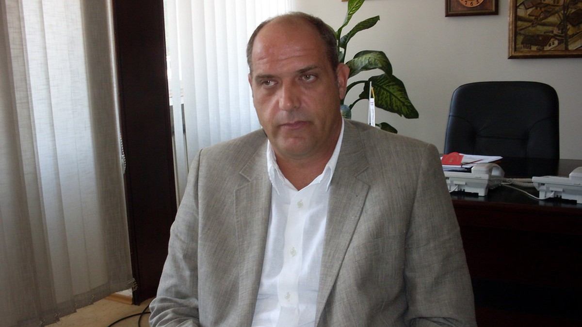 Inspektor policije krši Ustav Srbije - Blic