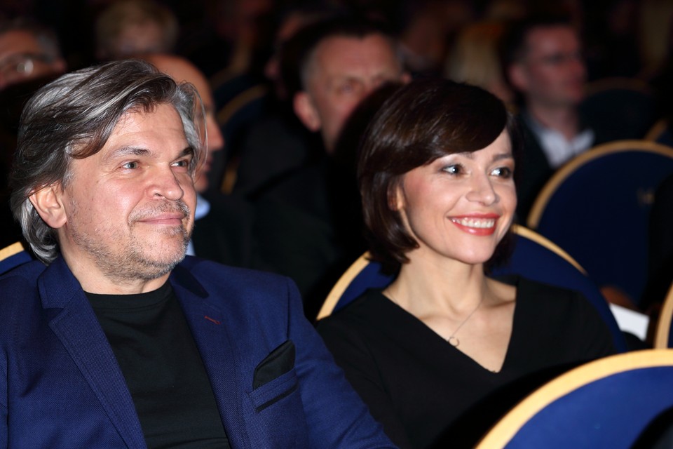 Jarosław Boberek z partnerką podczas 70-lecia powstania Teatru Syrena ...