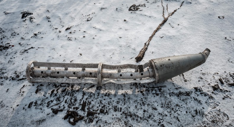 Video shows Ukraine launching US-provided cluster munitions against ...