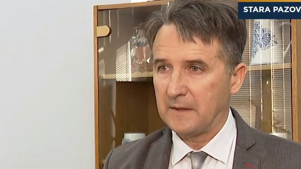 Devojčica koja je donela sekiru u dvorište: Direktor škole otkrio šta će biti sada sa njom - Blic