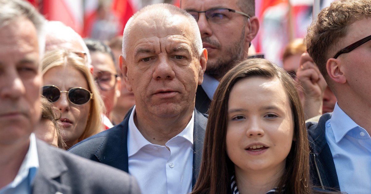 Jacek Sasin ostro reaguje na słowa Elwiry Niewiery. "Zrobi z wami porządek”