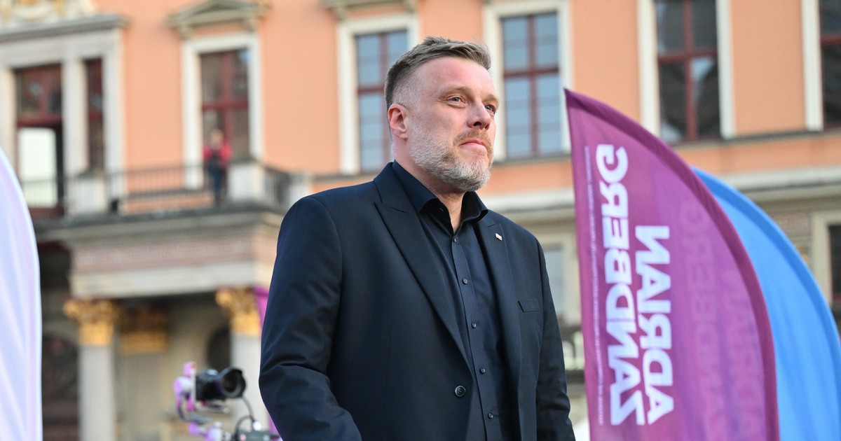 Adrian Zandberg dołączy do rządu? Wskazał jeden warunek - Wiadomości