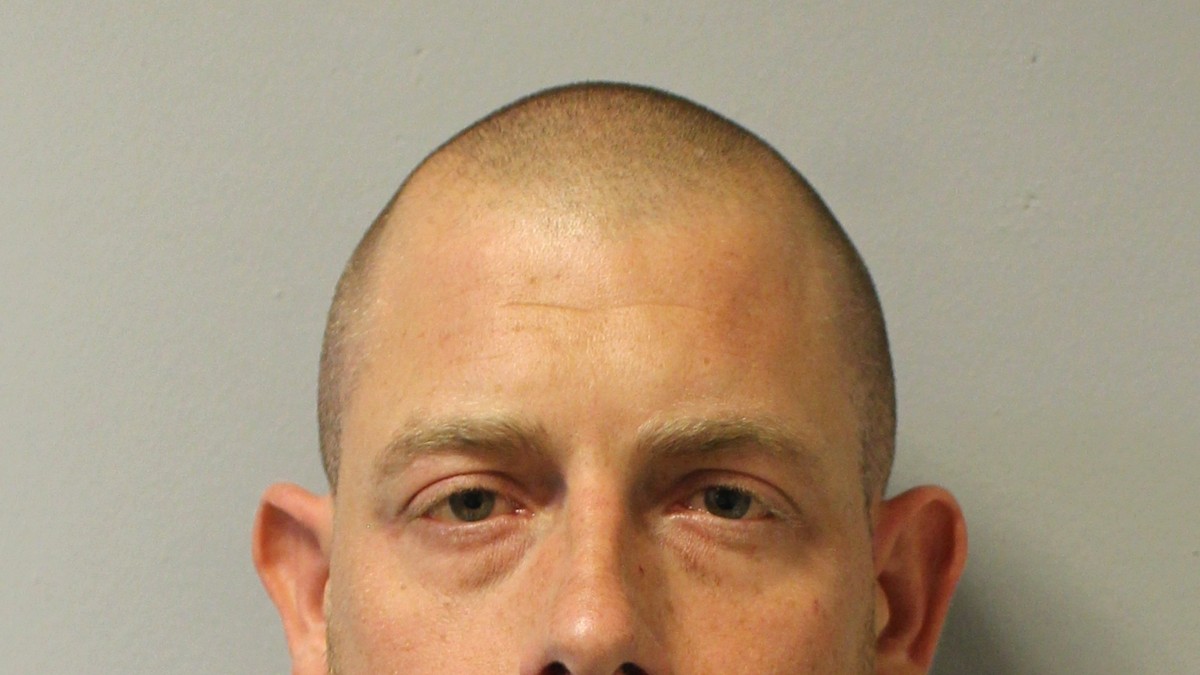 Policajac (44) Metropolitan policije silovao koleginicu i 16-godišnju ...