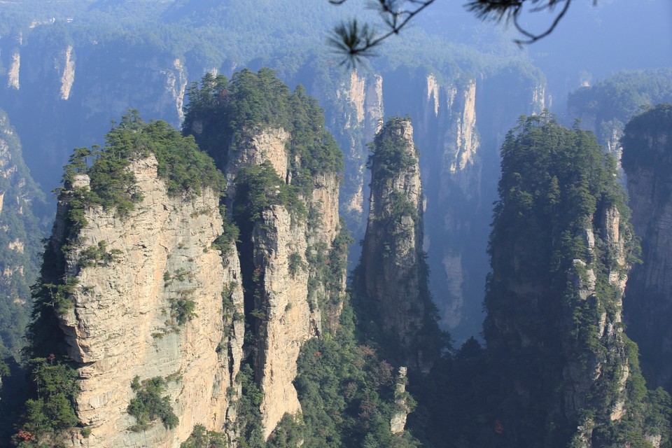 Winda Bailong w rezerwacie Wulingyuan w górach Wuling Shan - Podróże