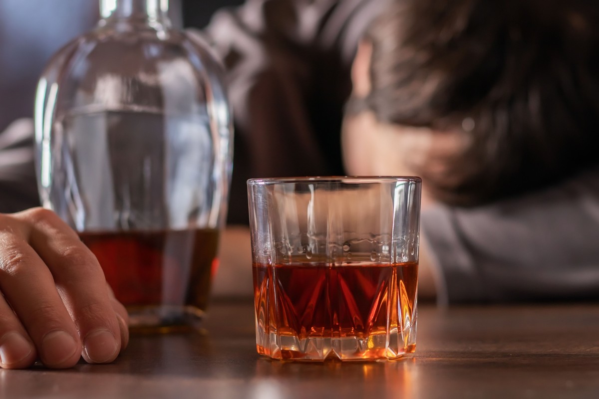 Édesapám már éjszaka is kijár alkoholt inni - hová fordulhatunk?Az ...