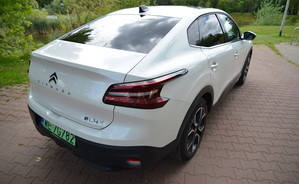 Citroen eC4X jeździ o iskierce, ale ceną też zaskakuje - Dziennik.pl