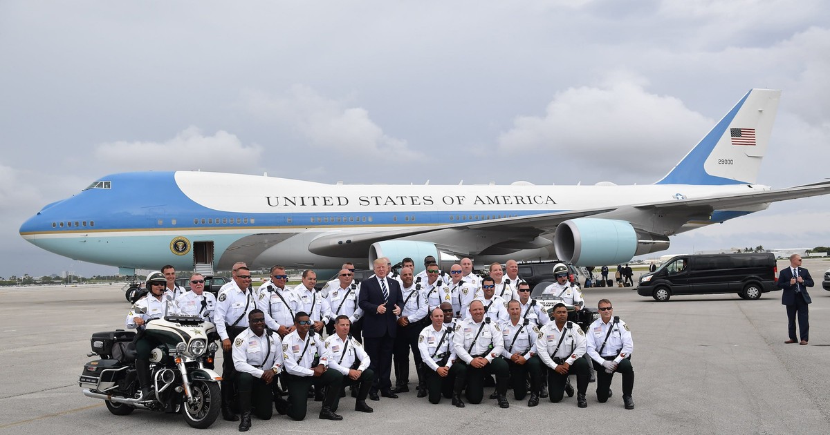 Photos show the luxurious, heavily fortified presidential jets world ...