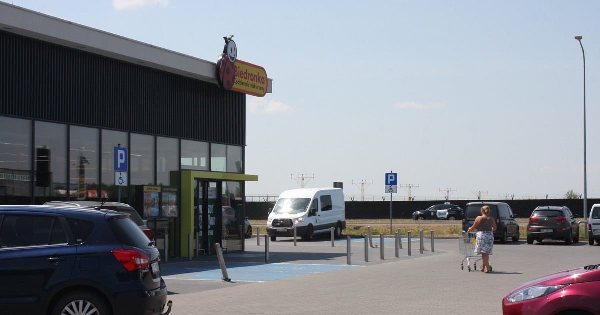 Wiemy, skąd bierze się "paletoza" w Biedronce. Były kierownik marketu ...