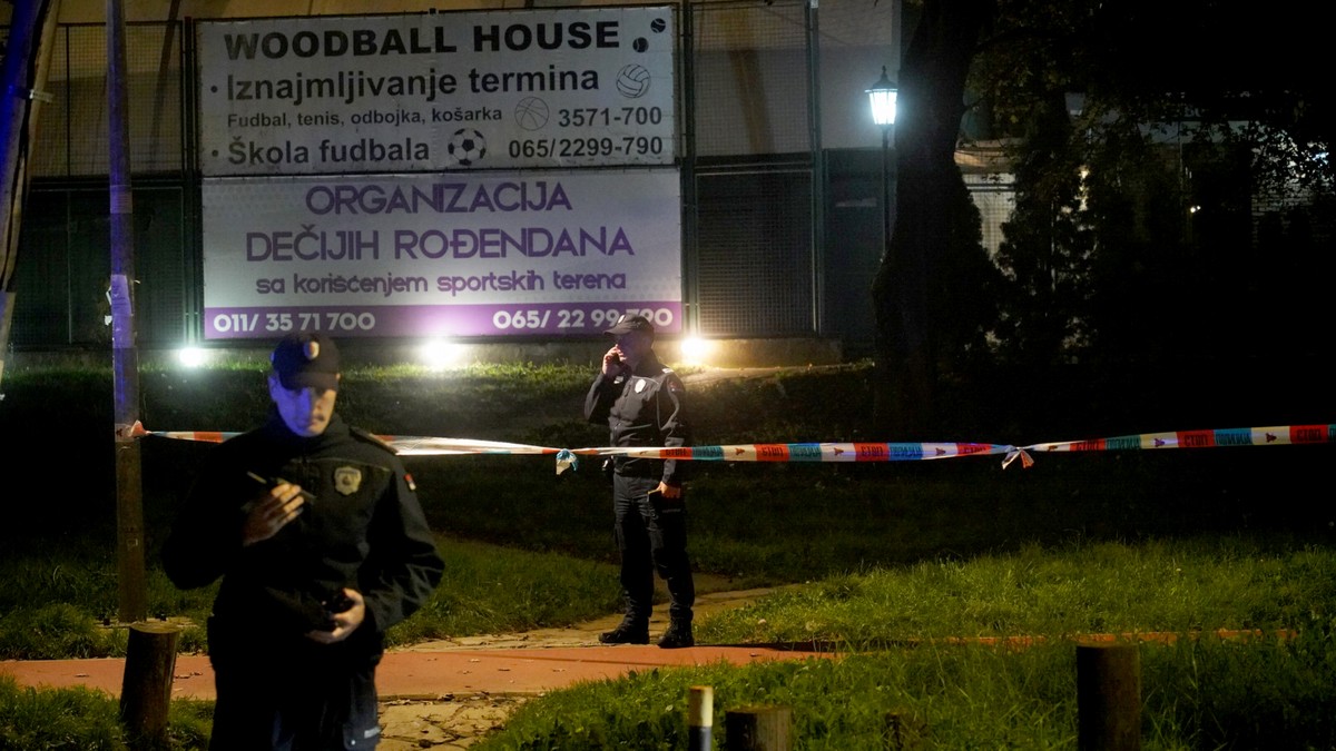 SAČEKUŠA NA KOŠUTNJAKU U Dejana ispaljeno više hitaca kod balona za mali fudbal - Blic