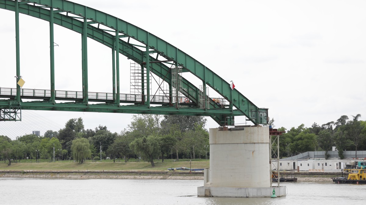 Luk Starog savskog mosta se uklanja: Plovidba Savom ograničena od 29 ...