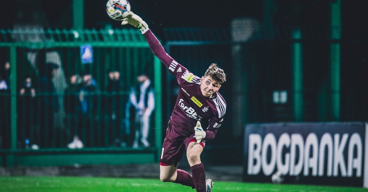 Co za obrona karnego! Niesamowita interwencja bramkarza w I lidze ...