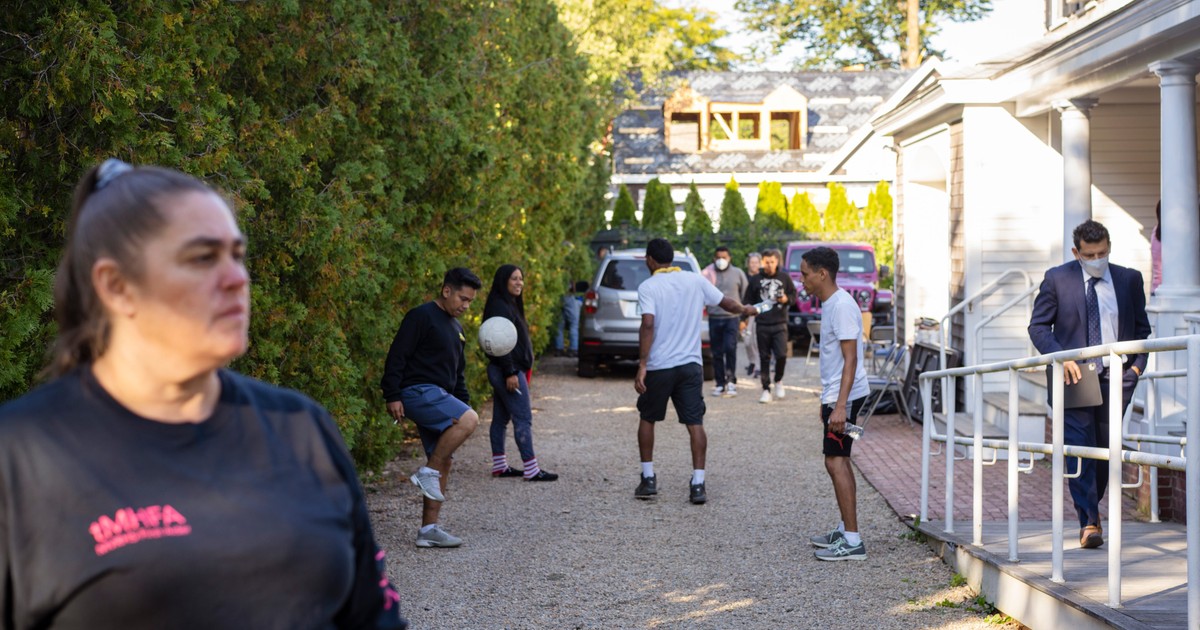 Photos show what happened when 50 migrants were dropped off in Martha's ...