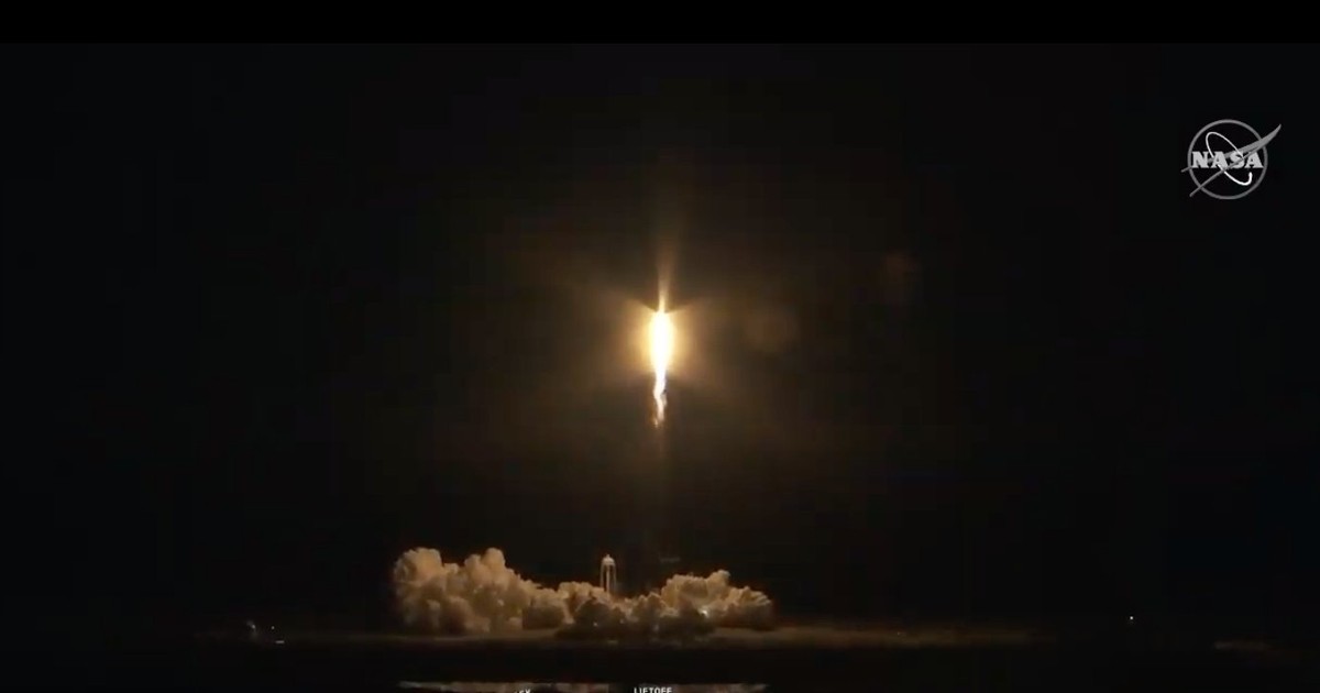 SpaceX just successfully launched the first commercial spaceship made ...