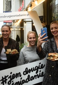 Lilly Marchel na okładce CKM. Kim jest? (Zdjęcia) - Plejada.pl