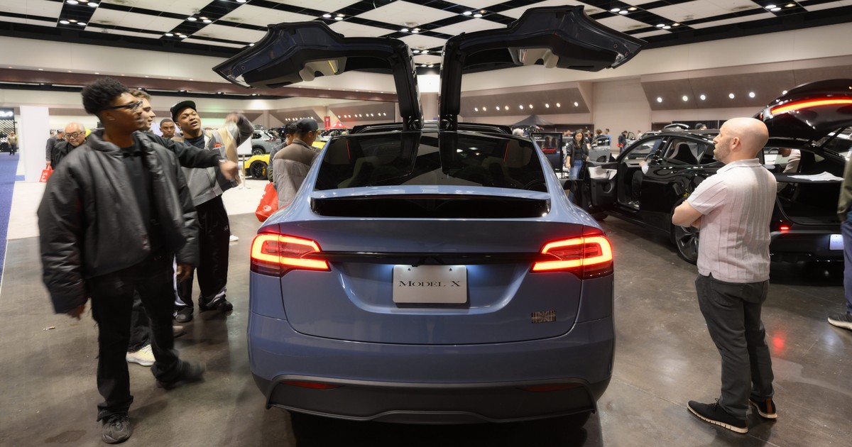 Elon Musk says Tesla is discontinuing Model S and Model X and doubling ...