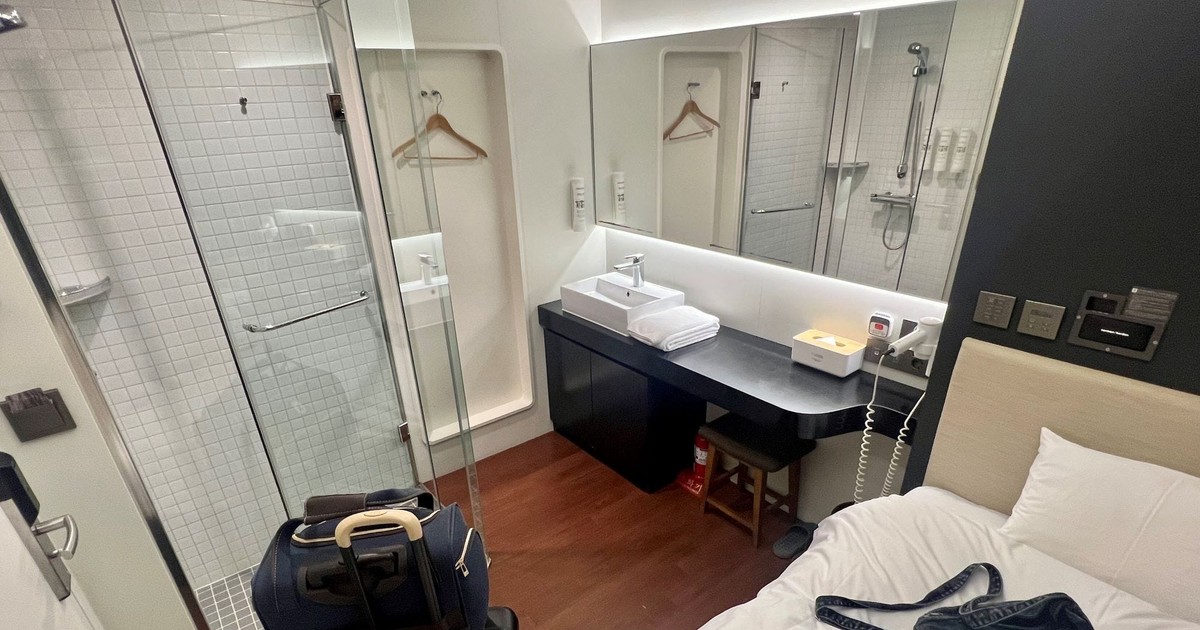 I stayed in a tiny airport hotel for $57 after a 12-hour flight to ...