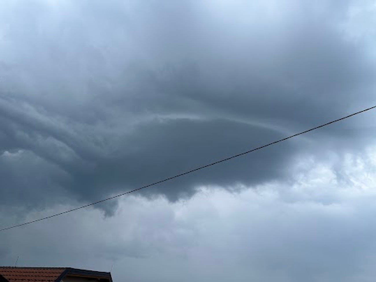 Crno nebo nad Beogradom, spremite se za olujno nevreme: Stižu pljuskovi ...