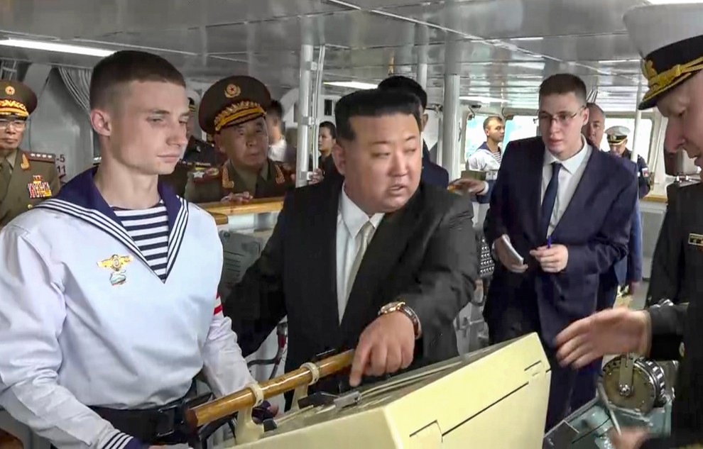 Kim Dzsong Un megsimogatta az orosz atomfegyvereket - itt vannak a ...