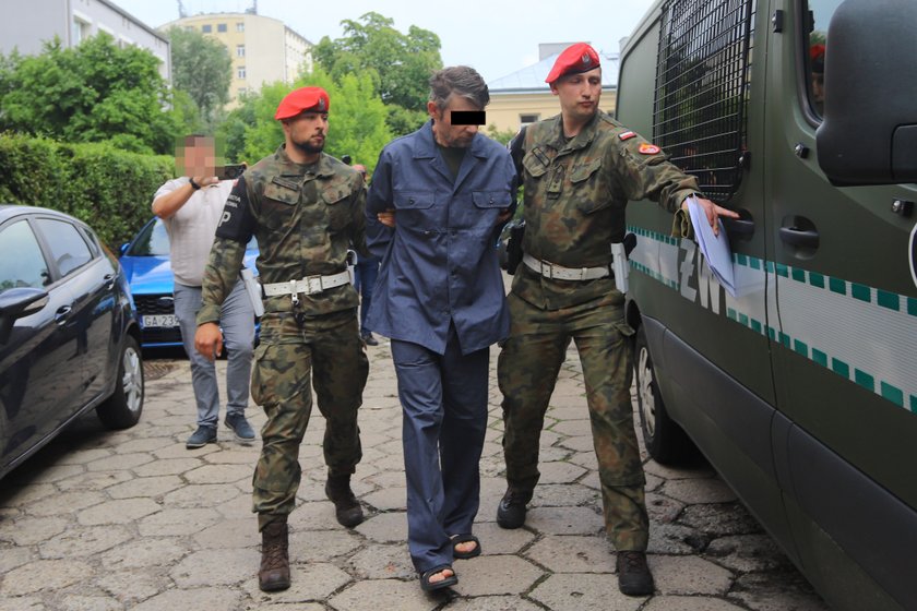 Podzamcze. Żołnierz WOT podpalił kolegę syna. Mieszkańcy zabrali głos
