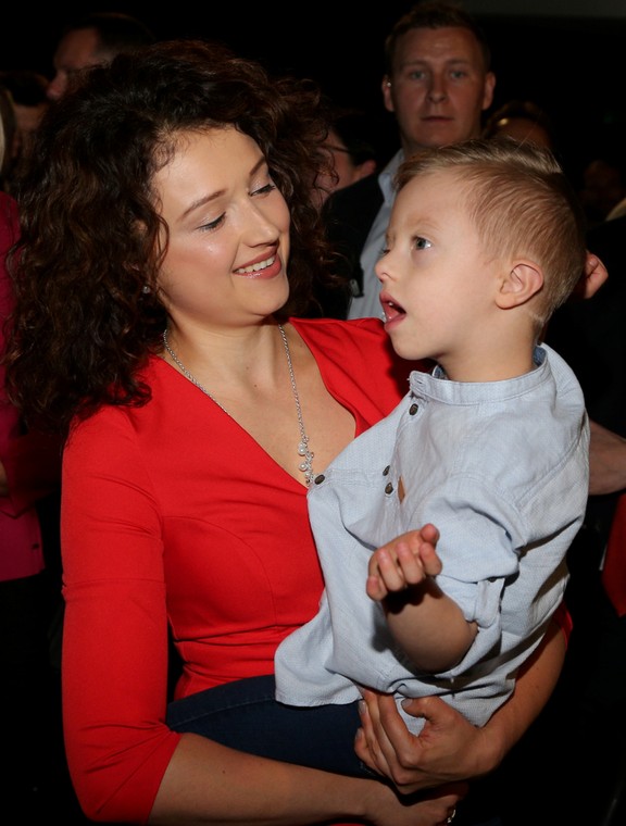 Patryk Jaki został ojcem. Pokazał zdjęcie dziecka. To córka Aleksandra. Dzieci, żona, rodzina ...