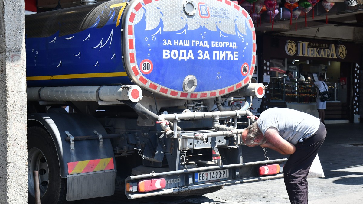 Građani od jutros bez vode u Barajevu zbog enormne potrošnje vode - Blic