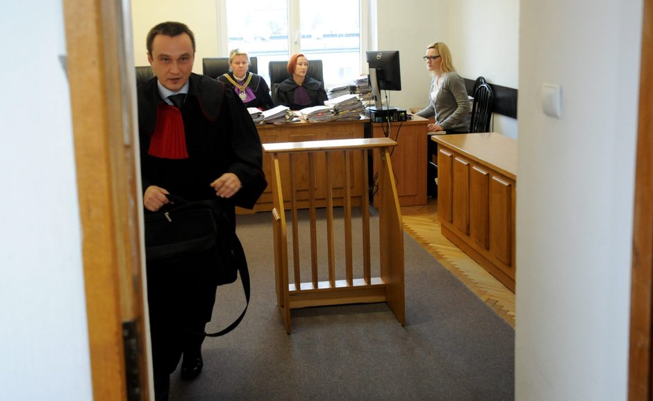 Prokurator donosi na swoją siostrę, która jest żoną skazanego ministra z PiS. W tle duży spadek ...