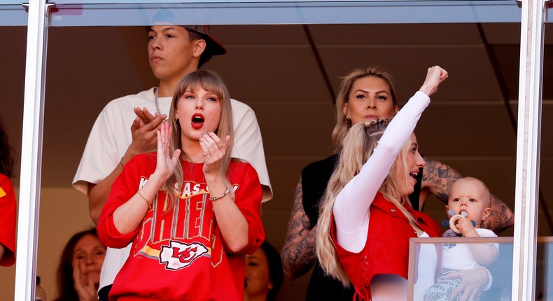 You can bid on a Taylor Swift-themed 'Swelce' Chiefs jersey signed by ...