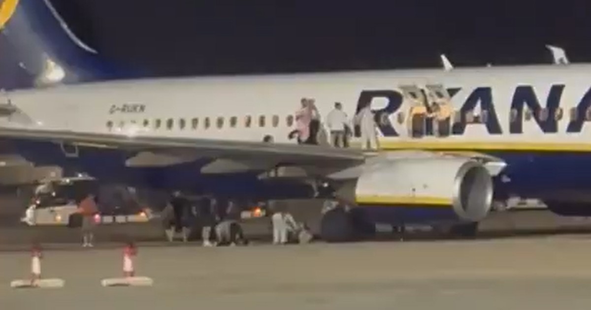 Ewakuacja samolotu Ryanair na Majorce. Ludzie wyskakiwali w panice. Są ranni