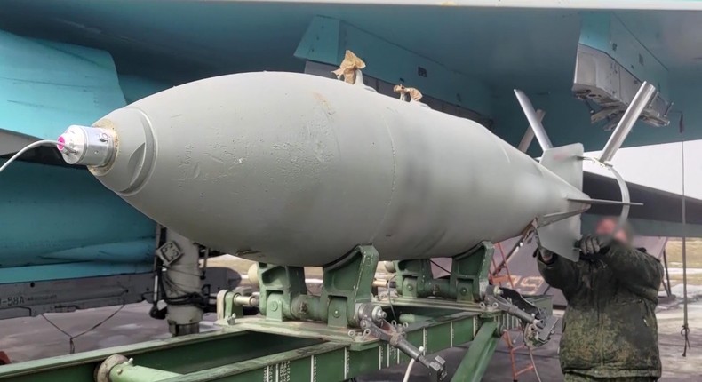 Russia repeatedly bombing itself with glide munitions shows crew ...