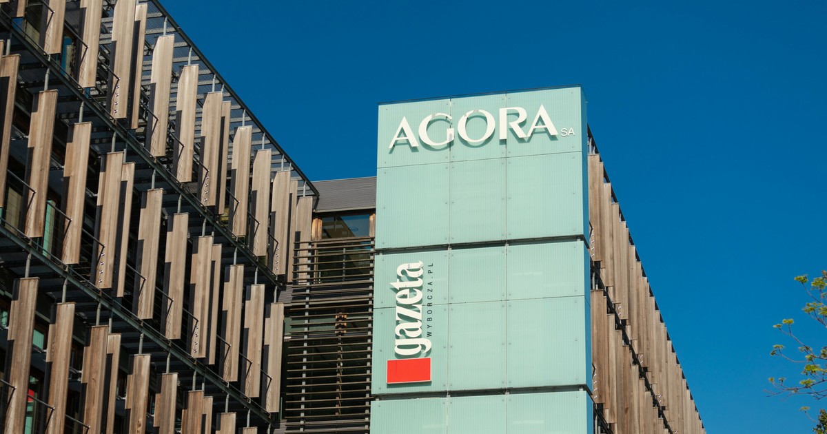Najpierw zwolnienia grupowe, potem podwyżki. Zarząd Agory tłumaczy ...