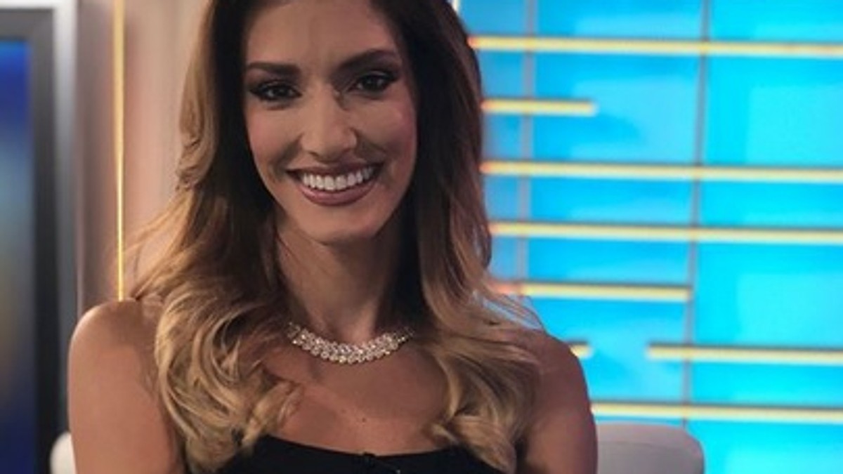 NIKAD KRAĆA SUKNJA Jovana Joksimović je sela, a kada je prekrstila noge INSTAGRAM SE USIJAO OD ...