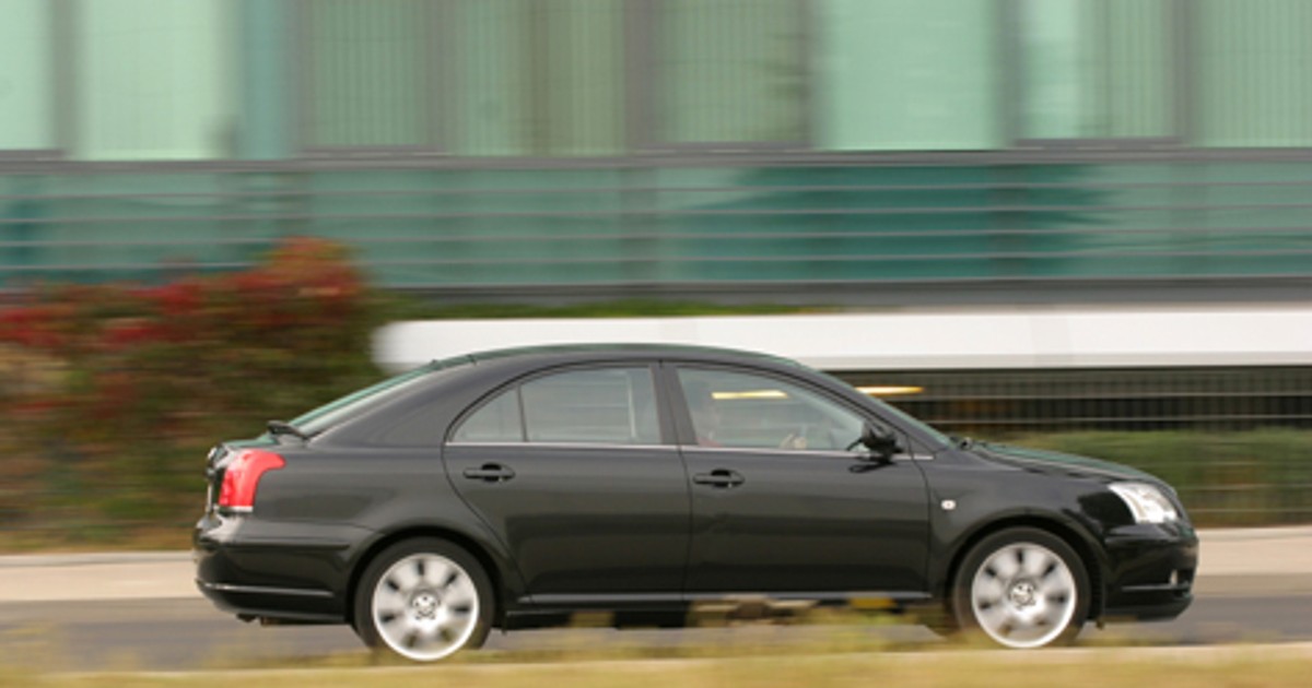 Toyota Avensis II: auto o dwóch obliczach