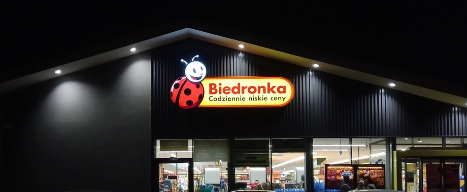 Biedronka zmieniła godziny pracy. Tak jest już w trzech tysiącach sklepów
