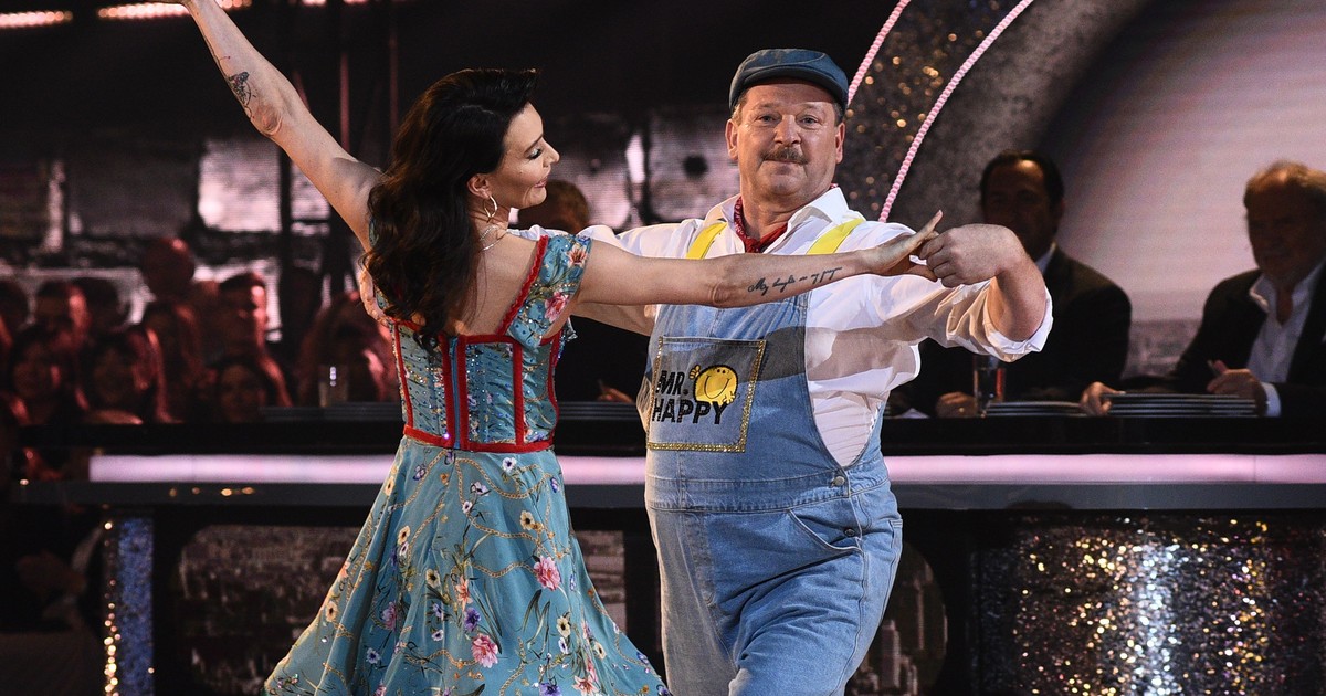 "Taniec z gwiazdami". Wiesław Nowobilski zatańczył z żoną. Nie była ...