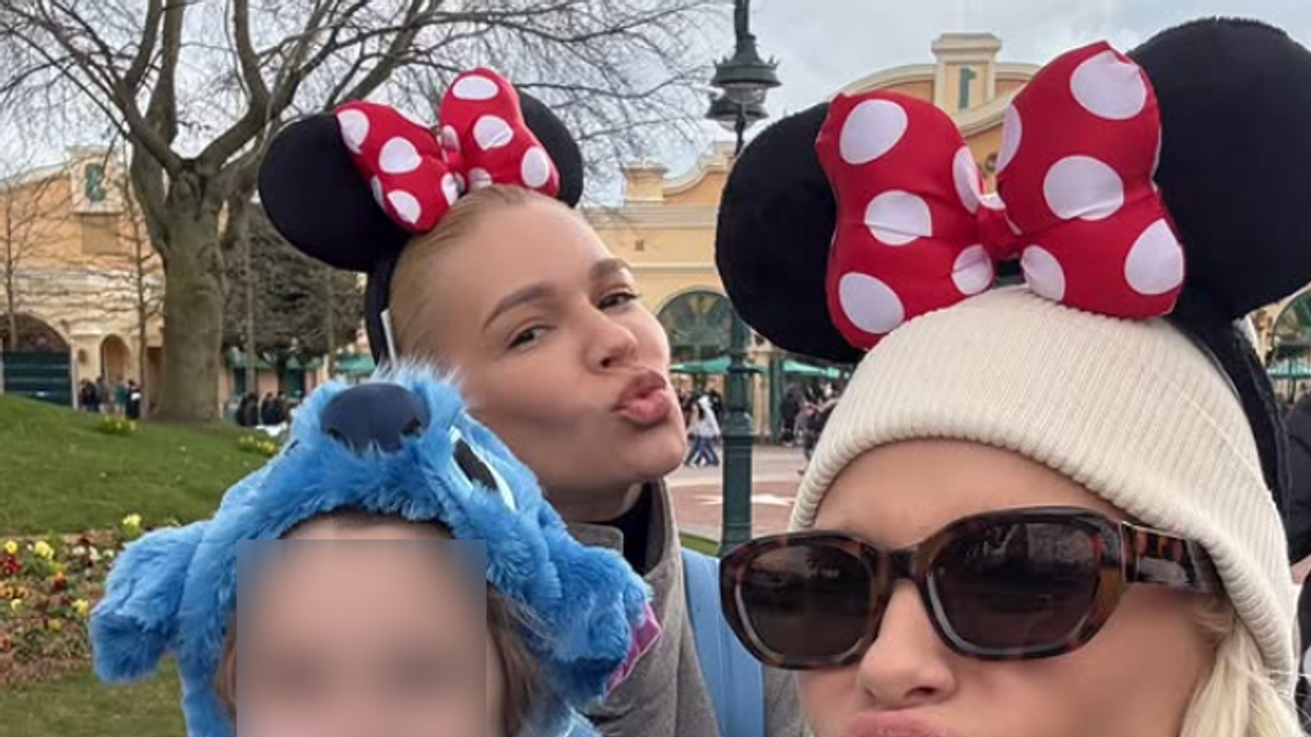 Nataša Bekvalac u Diznulendu kao Mini Maus: "U susret Haninom punoletstvu" - Blic