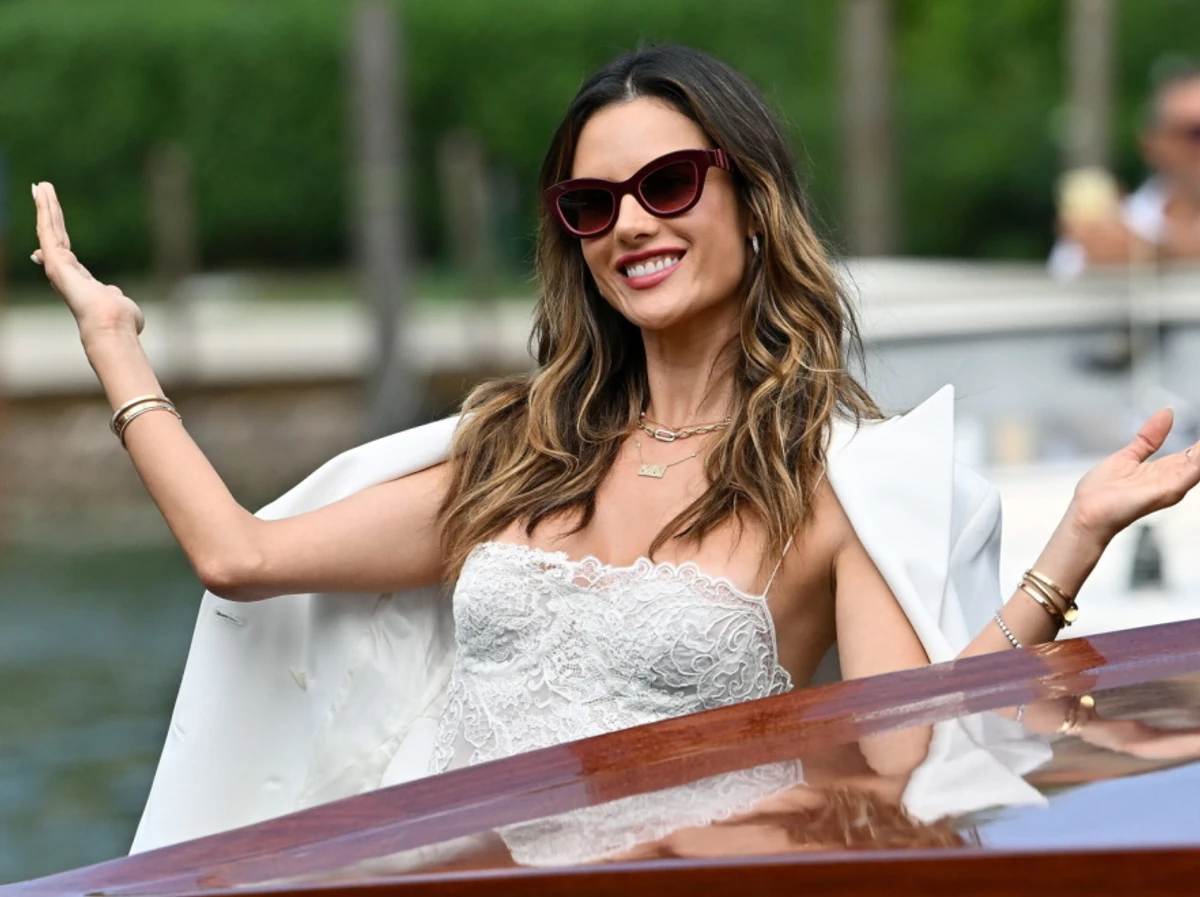 Alessandra Ambrosio 1. dnia Festiwalu Filmowego w Wenecji: Jej czas nie odbiera urody! FOTO ...