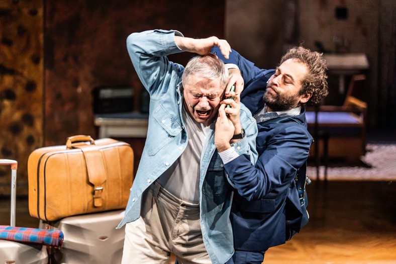 Rewolucja w teatrze: "Schron przeciwczasowy" ożywia przeszłość - Teatr