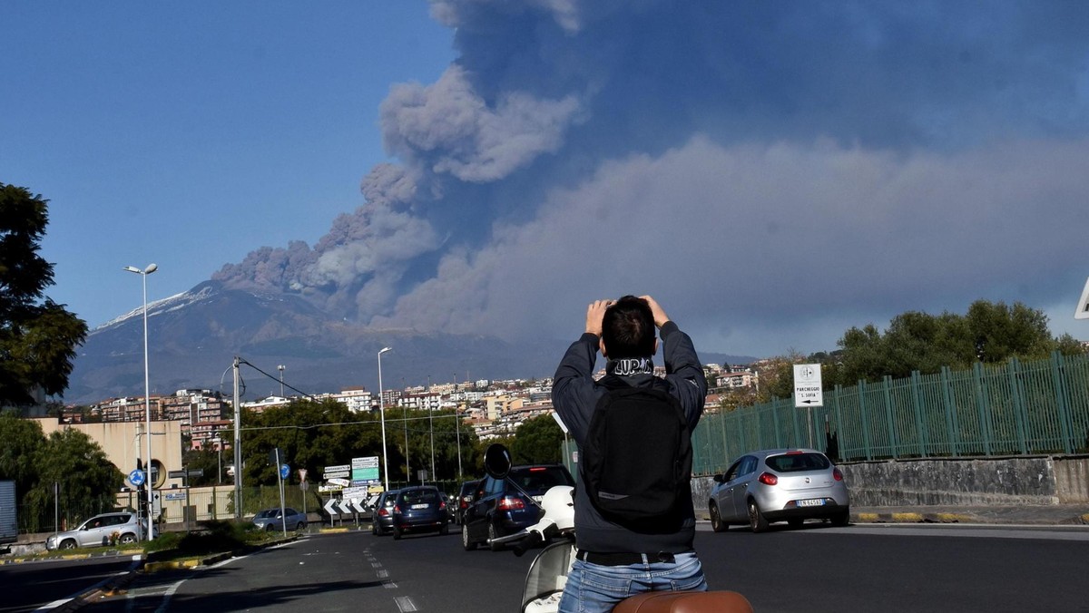 Sycylia: Erupcja wulkanu Etna. Ponad 130 wstrząsów sejsmicznych - Podróże