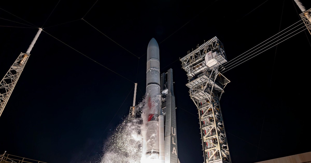 The first space photo from the US's moon-lander mission is a clear sign ...