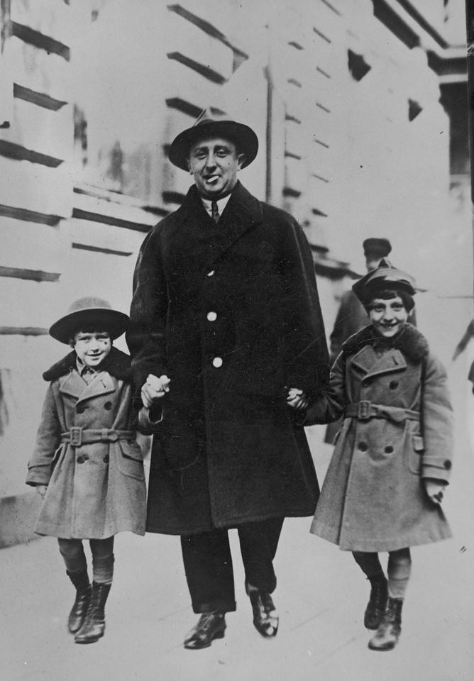 Ojcowie w przedwojennej Polsce. Archiwalne zdjęcia wzruszają do dziś ...